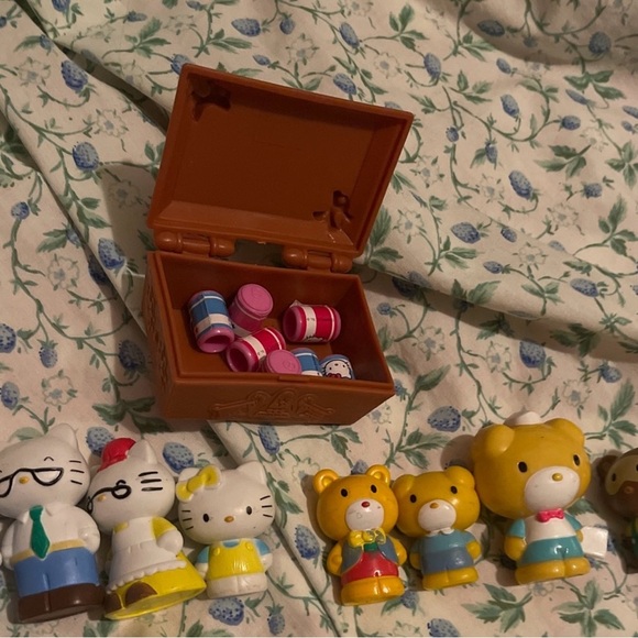 Sanrio | Toys | Hello Kitty And Friends Toy Set With Brown Treasure ...